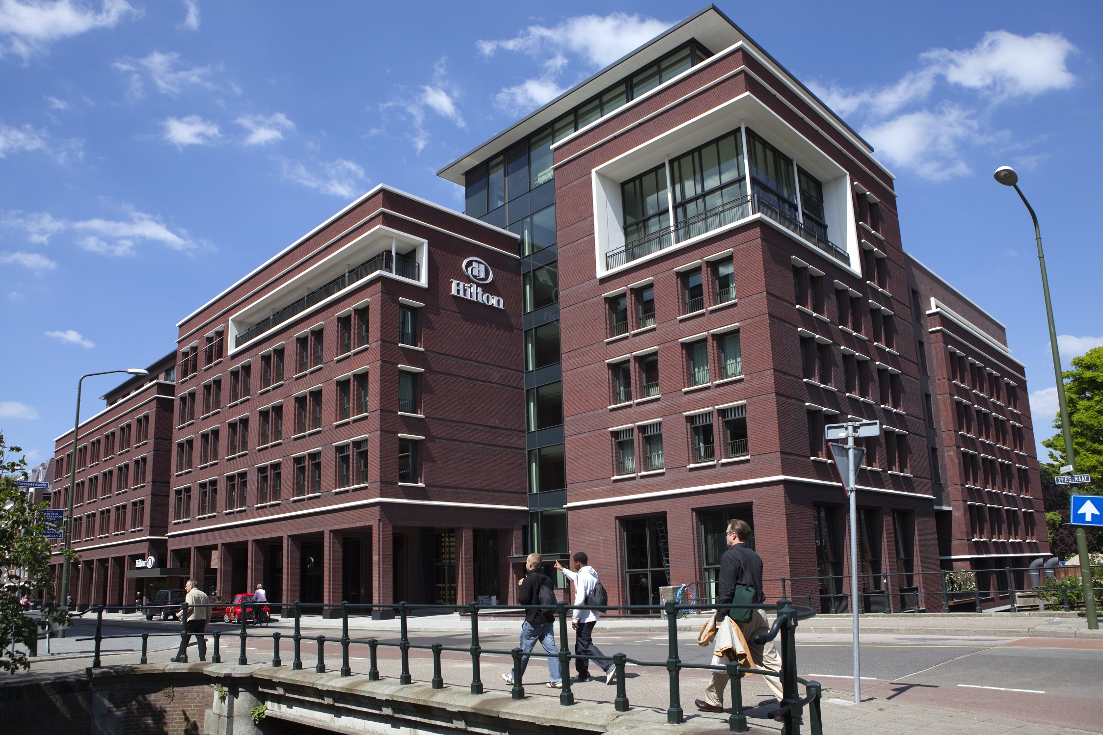 Corporate Identity Hilton Den Haag - Van Beem & Van Haagen