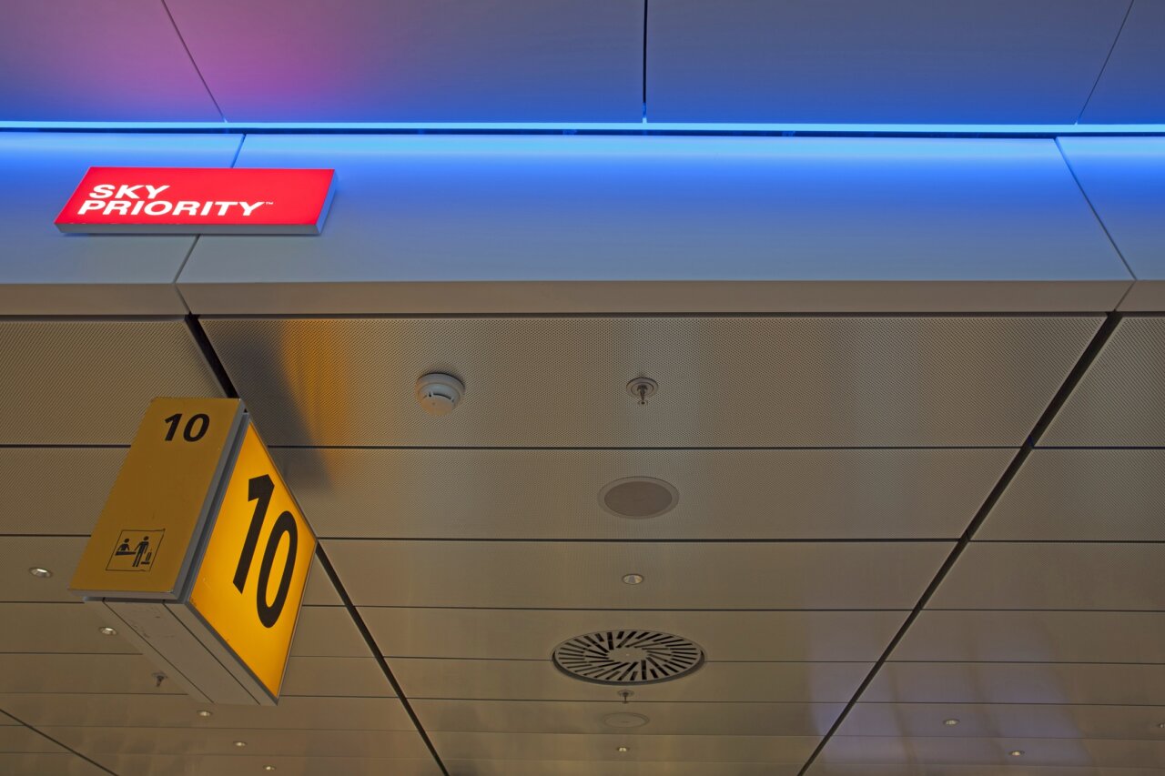 Visual Identity KLM Amsterdam Schiphol - Van Beem & Van Haagen